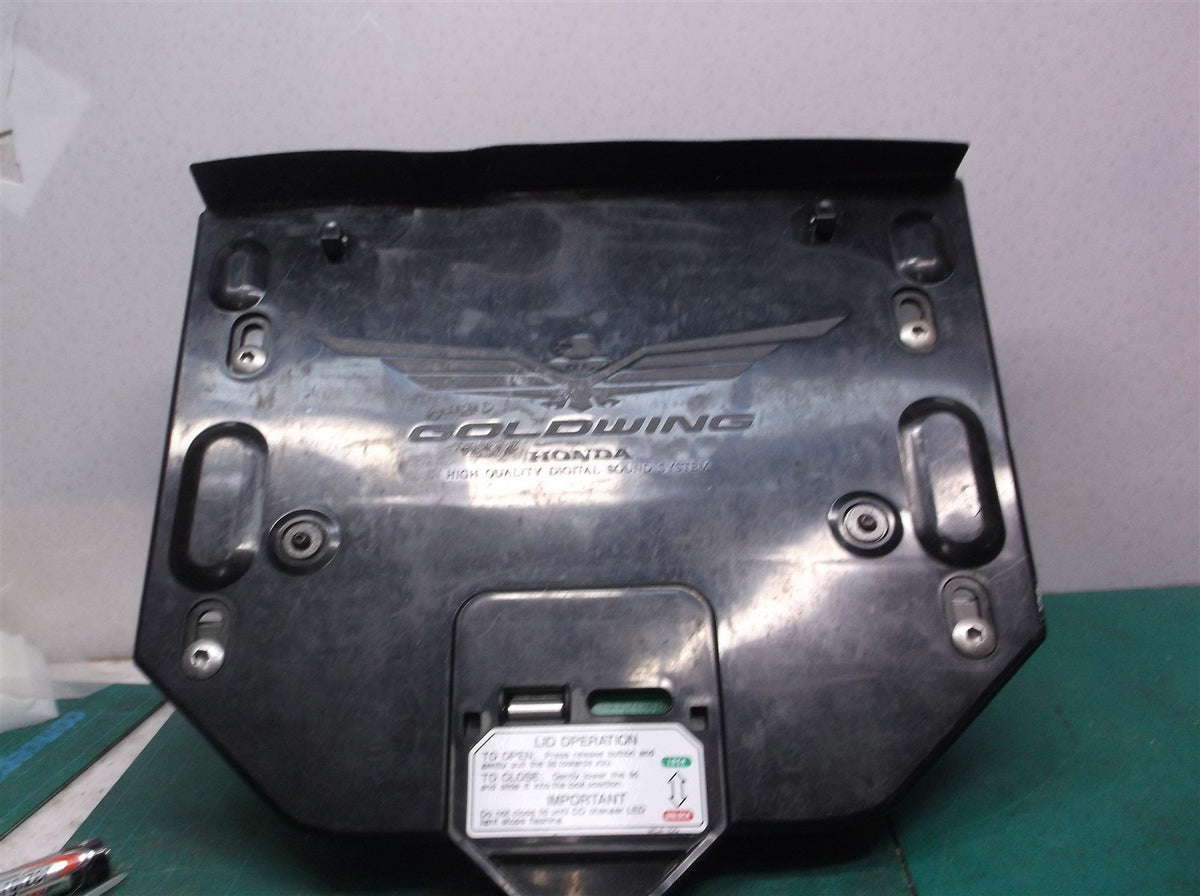 Honda Goldwing PIONEER 6 Disc CD Changer with bracket – CEA_Services
